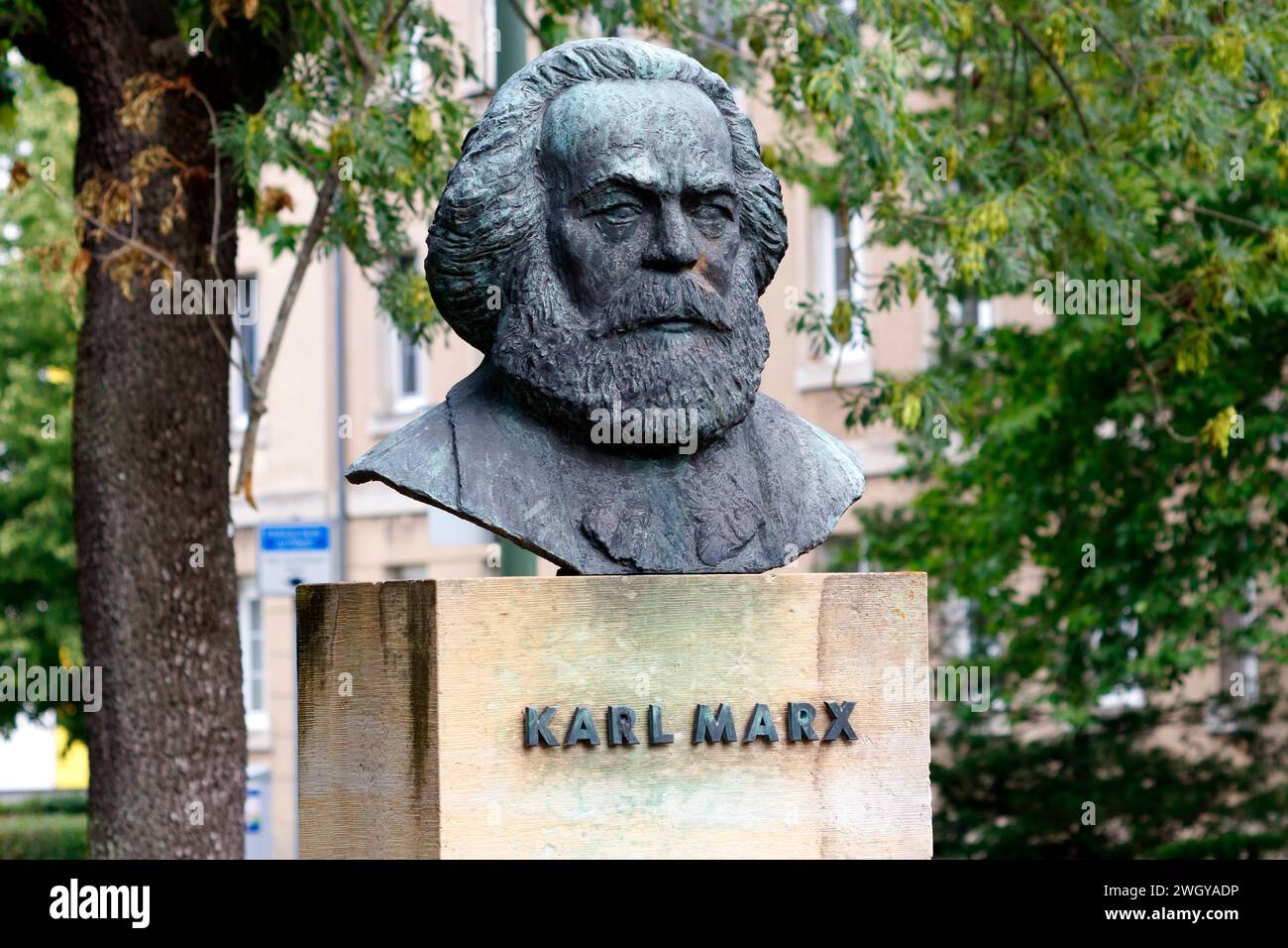 Statue de karl marx berlin hi-res stock photography and images - Alamy