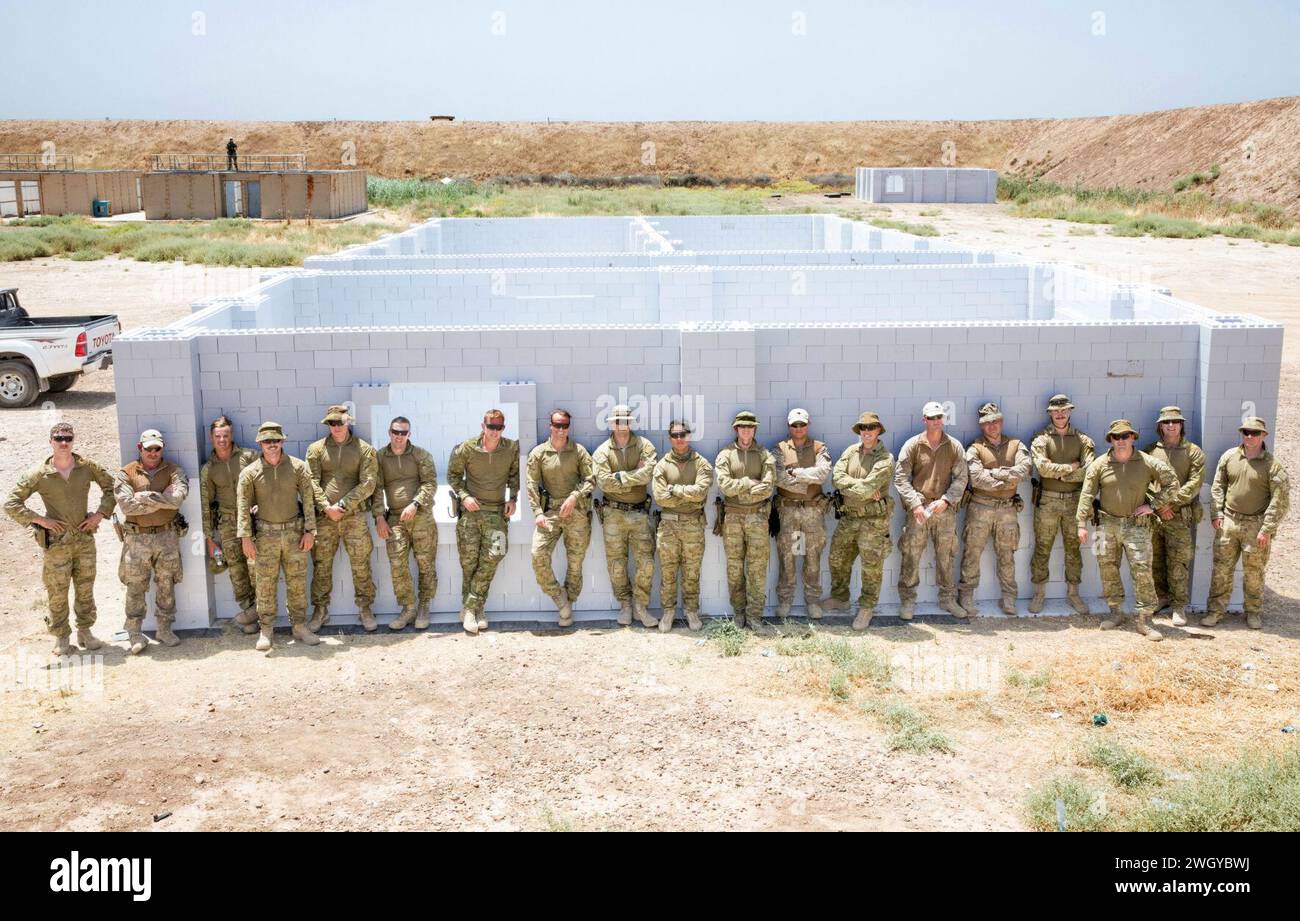 Australian and NZ soldiers after building a modular Urban Training ...