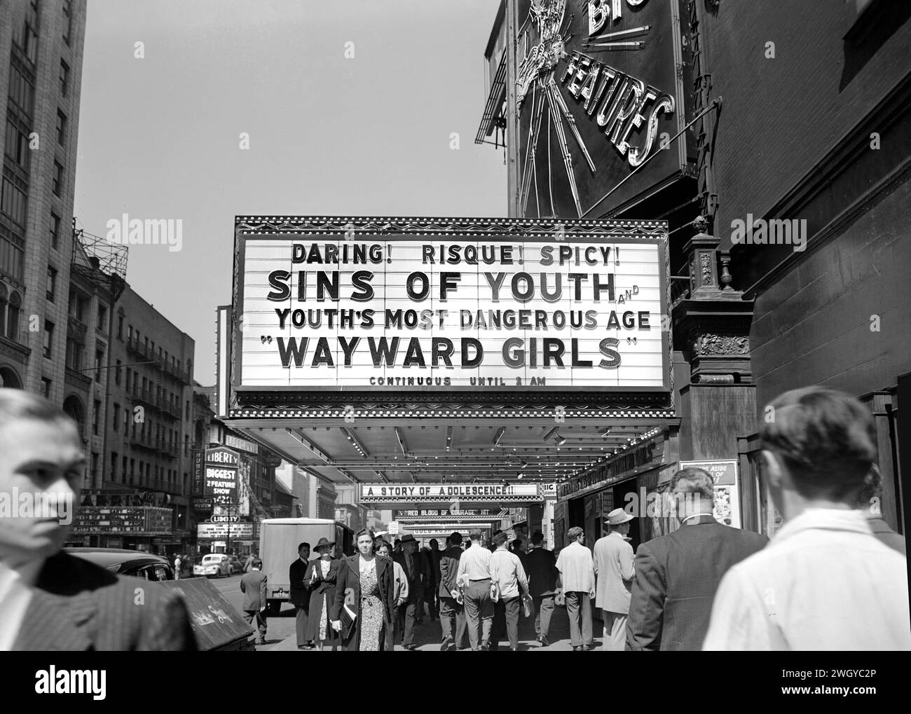 Risque hi-res stock photography and images - Alamy