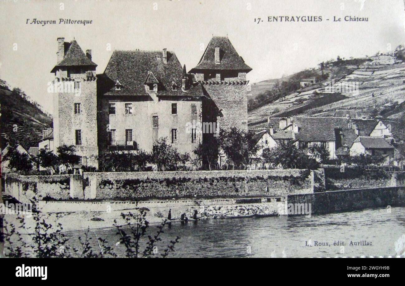 Aveyron Pittoresque 17 - Entraygues - château Stock Photo - Alamy