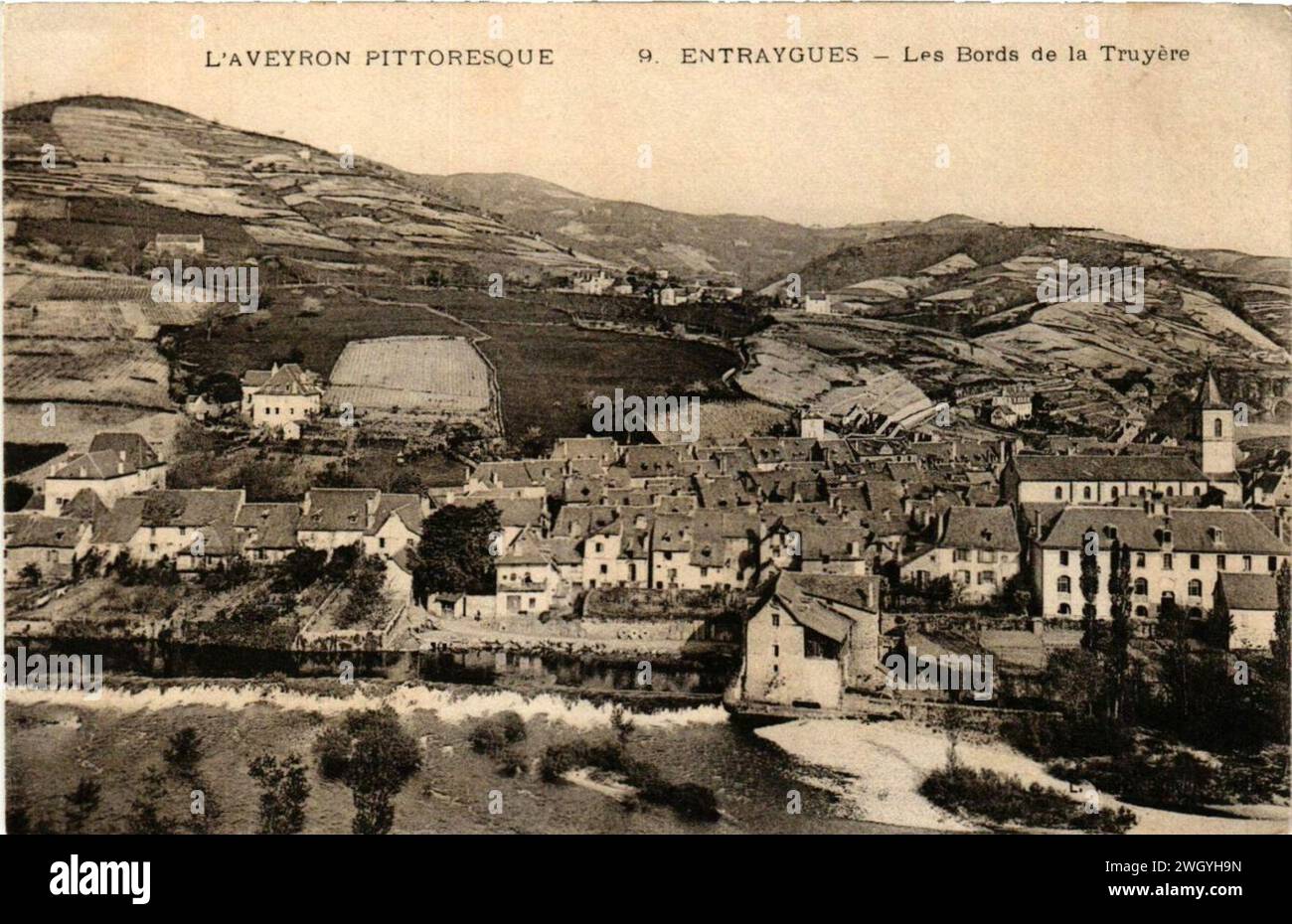 Aveyron Pittoresque 9 - Entraygues - Bords de la Truyère Stock Photo ...