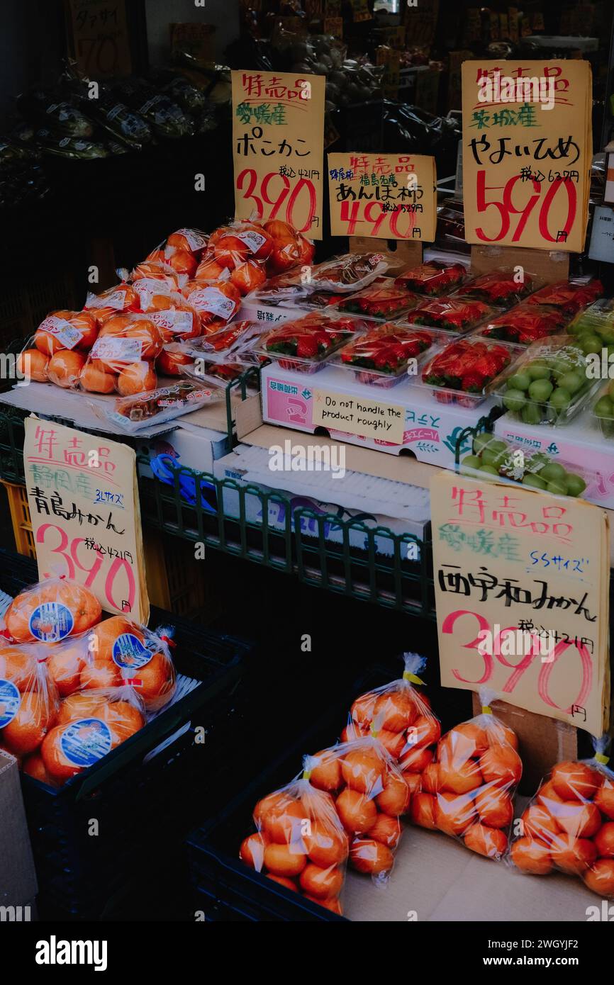 Japanese street food fruit, Tokyo, Japan Stock Photo - Alamy