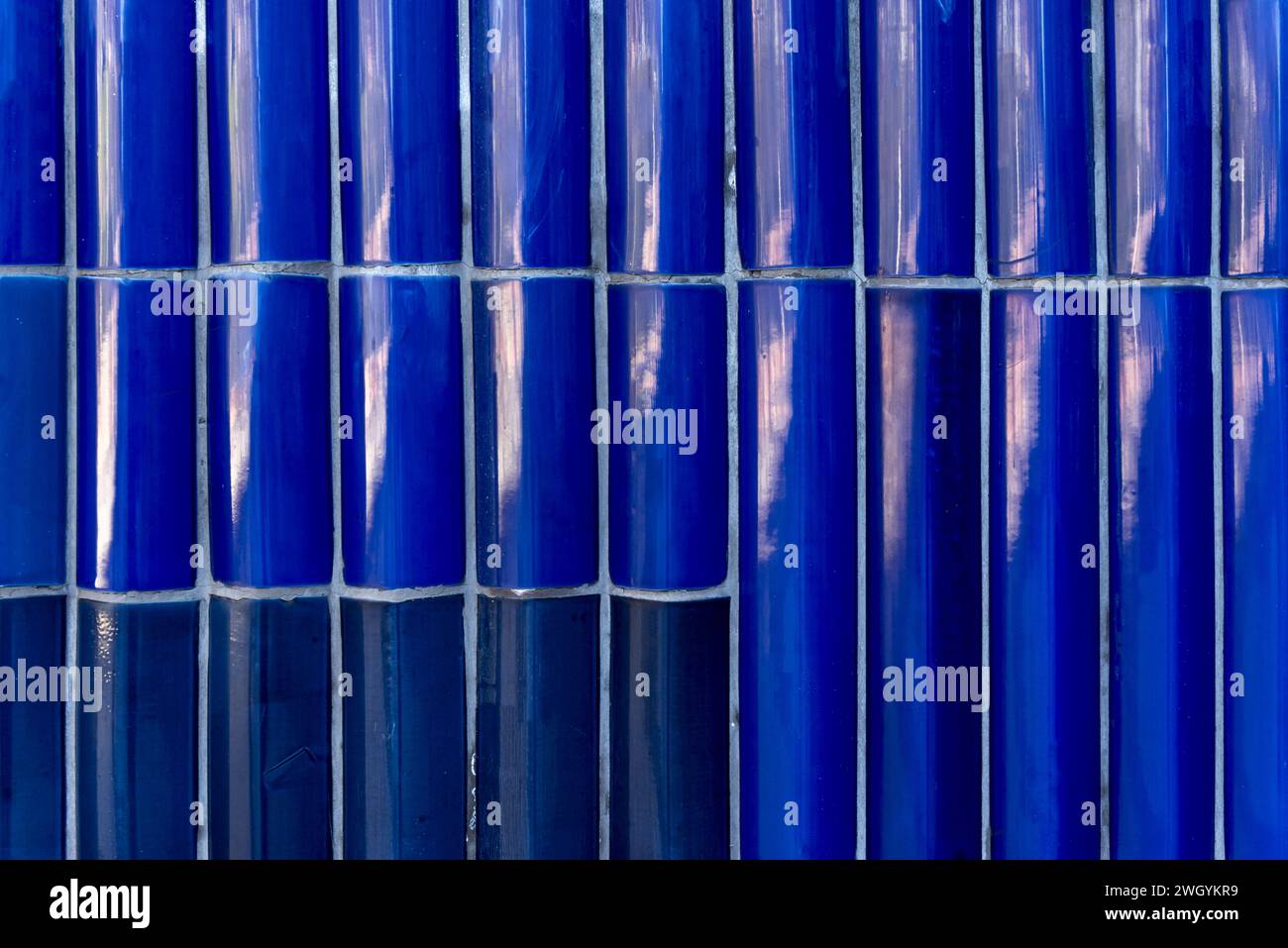 Small vertical hi-res stock photography and images - Alamy