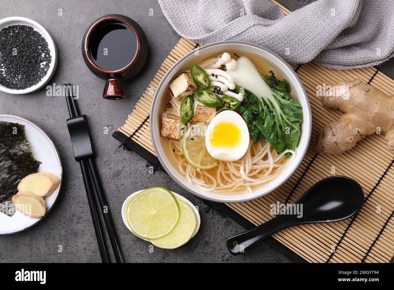 Flat ramen hi-res stock photography and images - Alamy