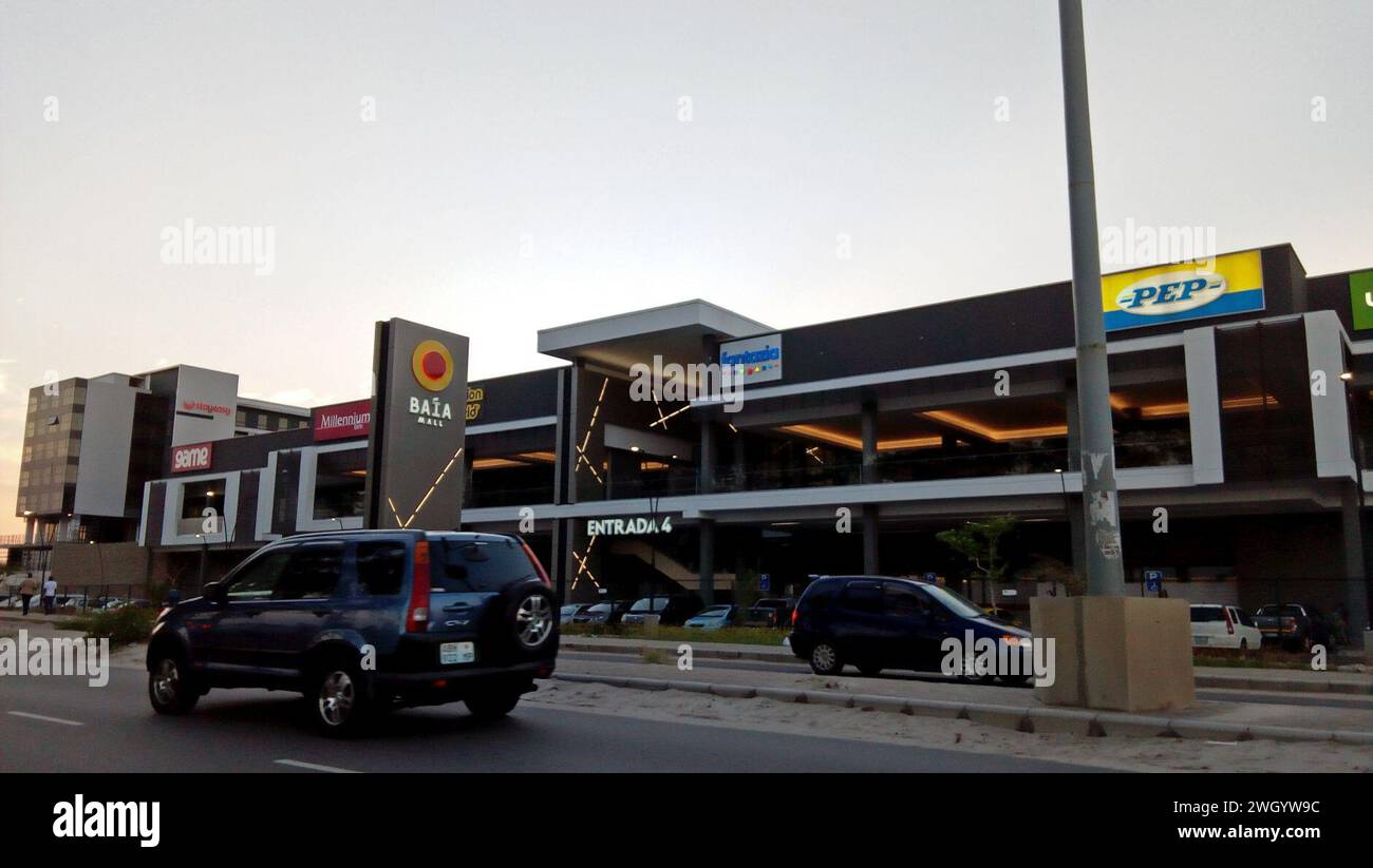 Maputo shopping hi-res stock photography and images - Alamy