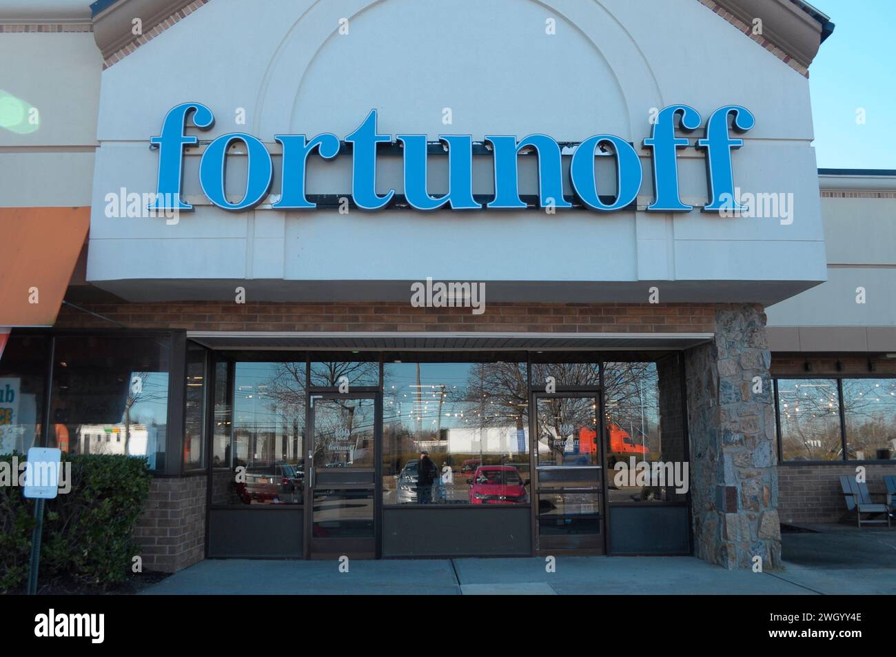 Fortunoff backyard store hi-res stock photography and images - Alamy
