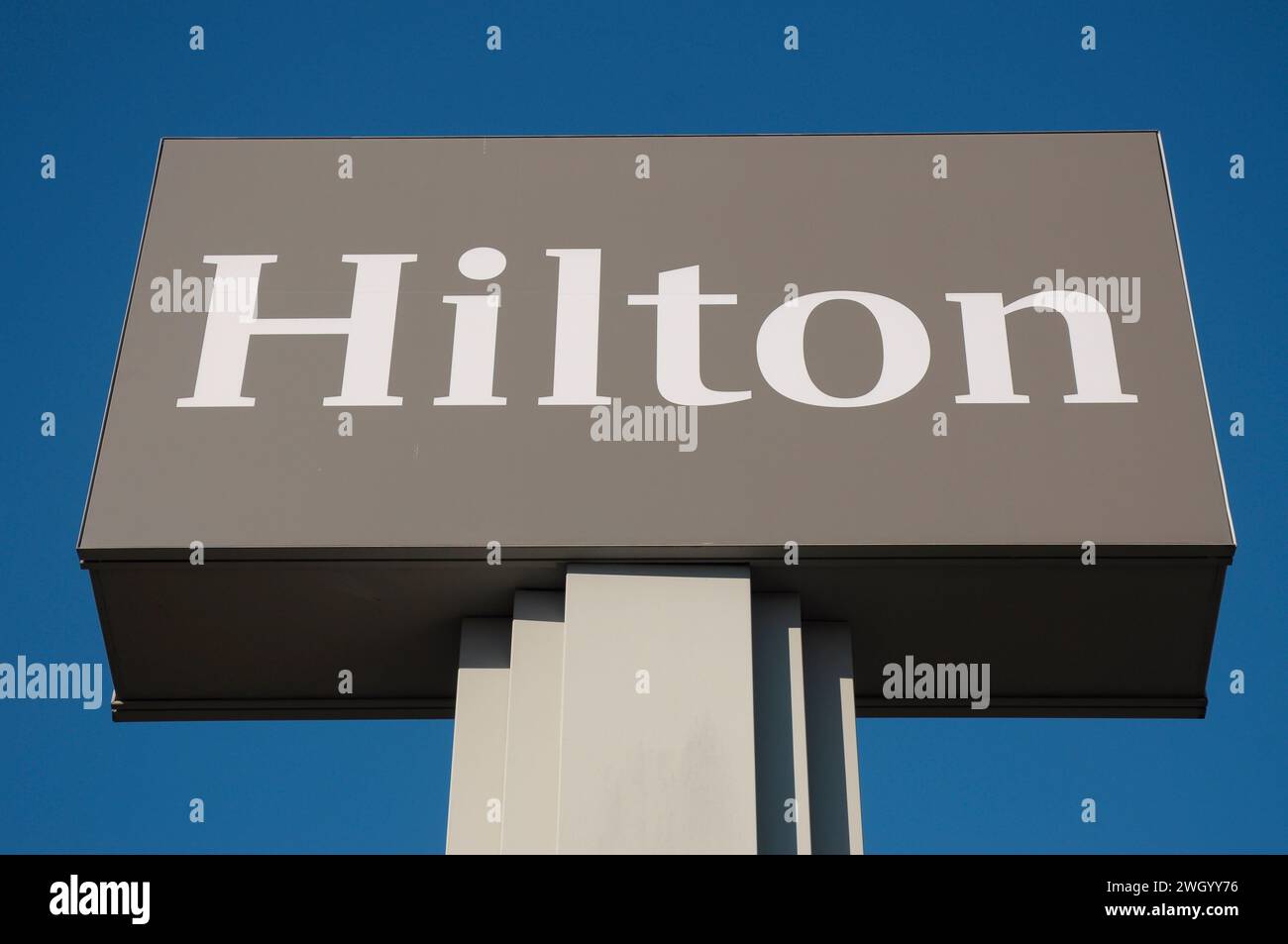 Hilton hotel logos hi-res stock photography and images - Alamy