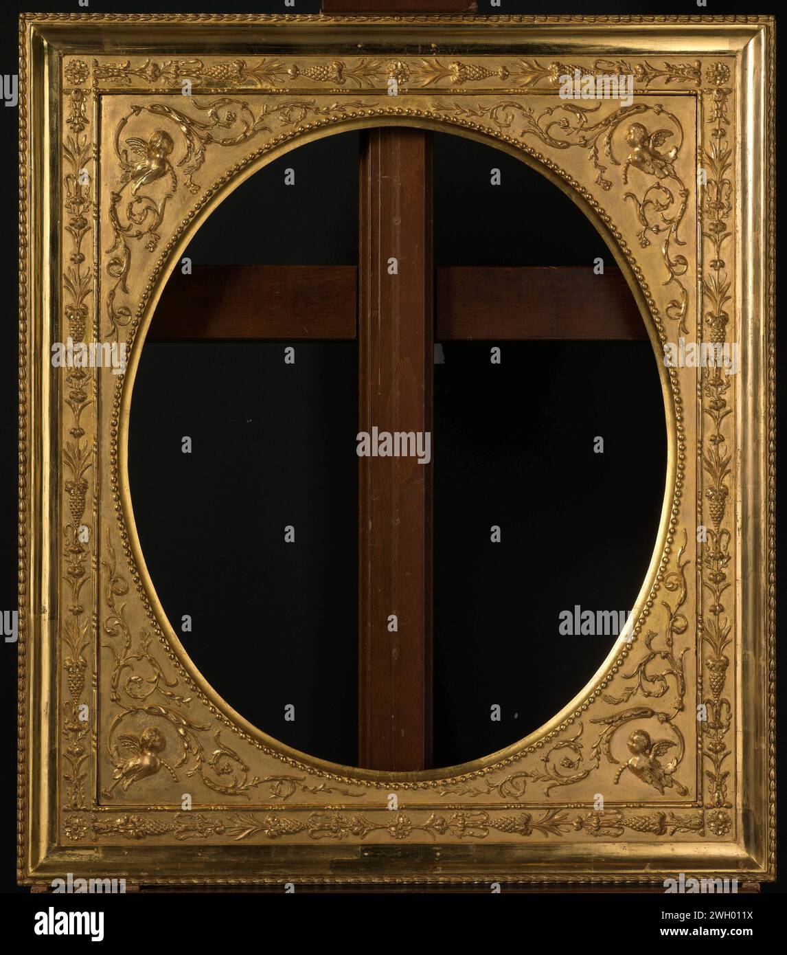 Painting list Rectangular gilded frame in which an oval has been saved ...