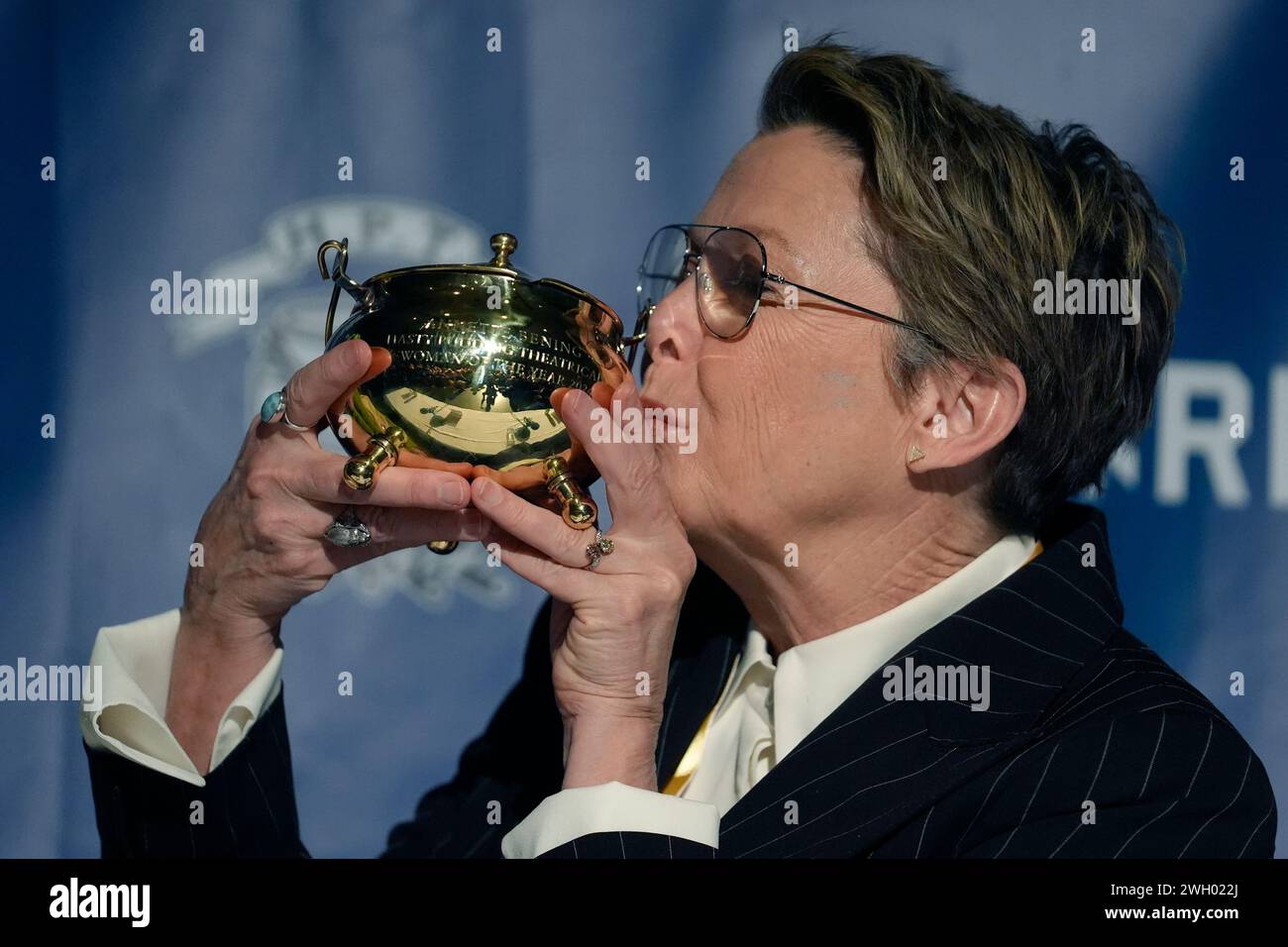 Actor Annette Bening, Hasty Pudding 2024 Woman of the Year, kisses the ...
