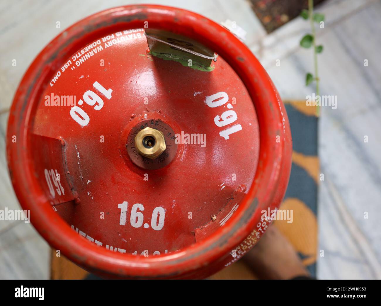 Gas refilling facility hi-res stock photography and images - Alamy