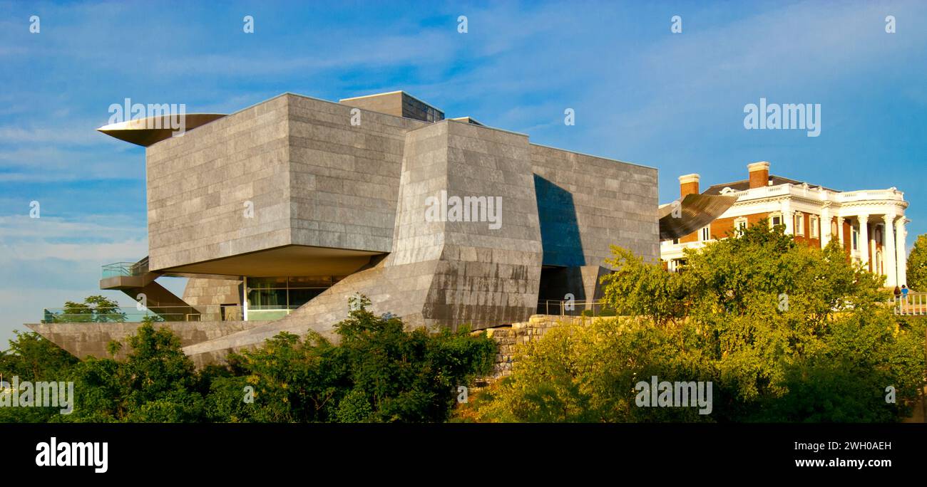 Hunter Museum of American Art on 80 foot bluff at edge of Tennessee ...