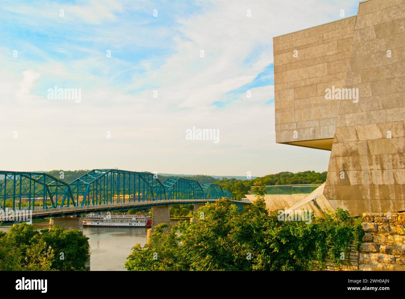 Hunter Museum of American Art on 80 foot bluff at edge of Tennessee ...