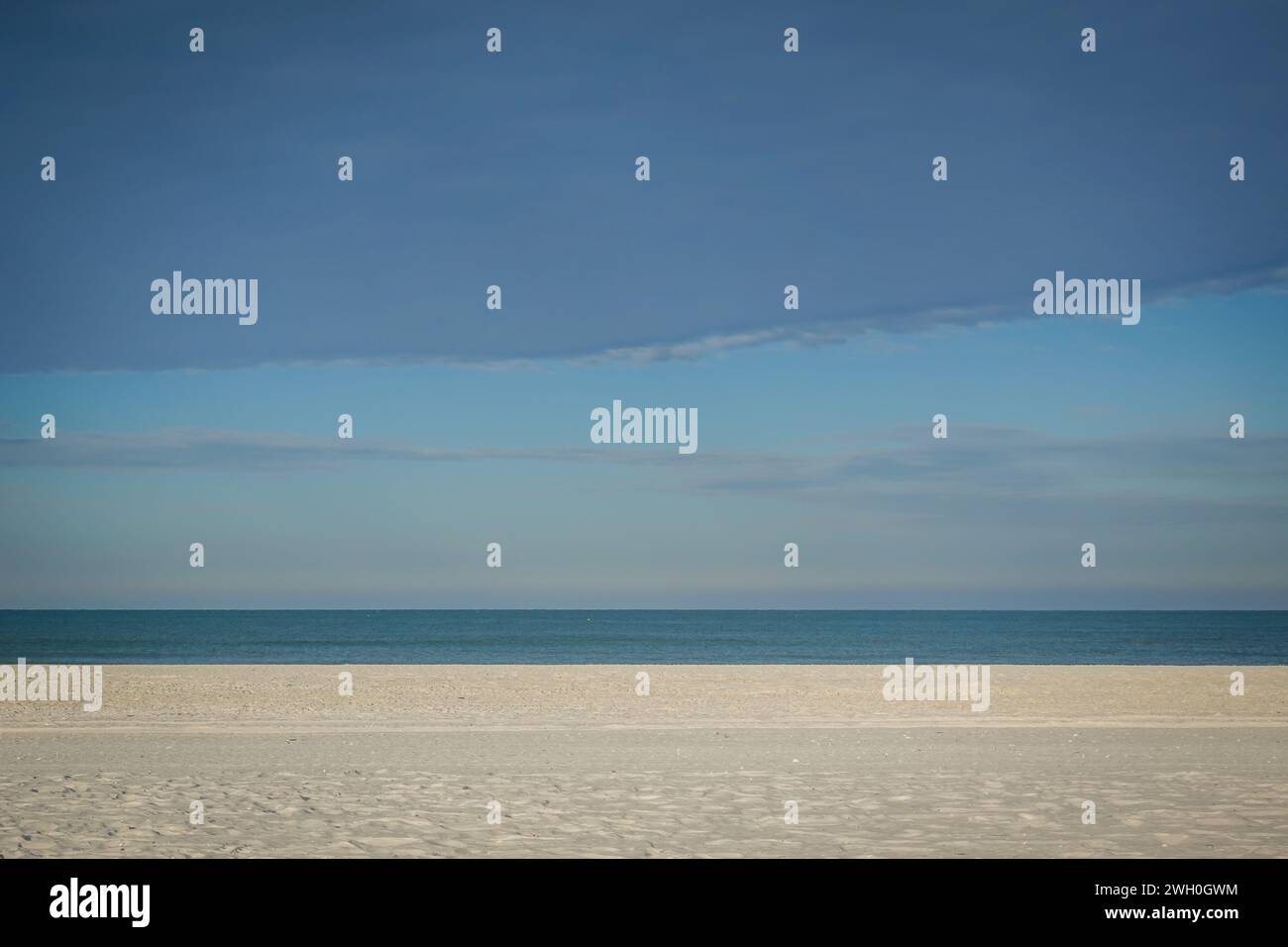 Sand beach calm hi-res stock photography and images - Alamy