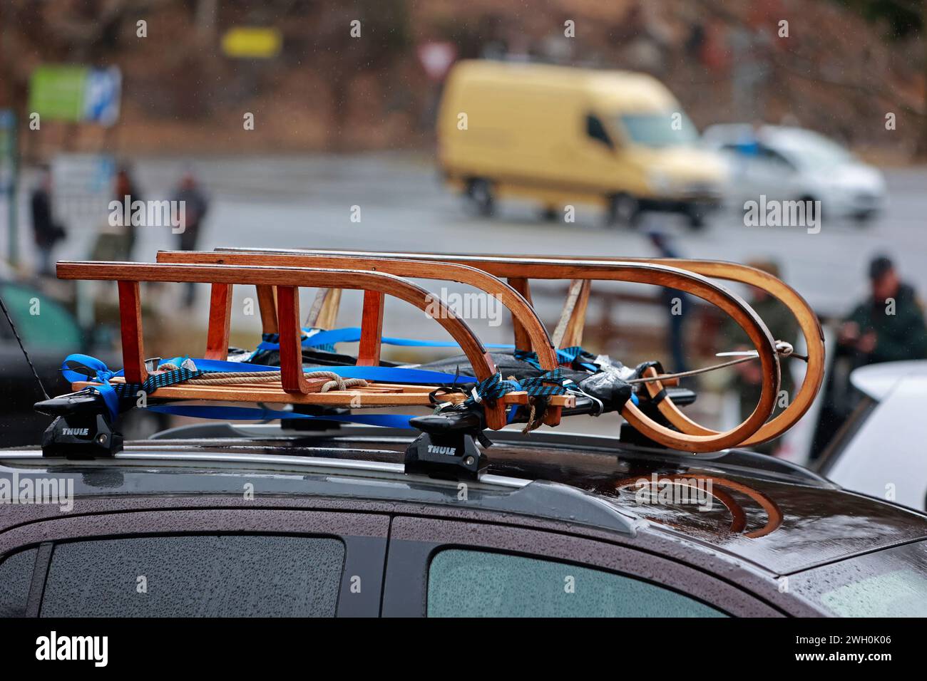 Schierke, Germany. 06th Feb, 2024. Sledges are attached to the roof ...