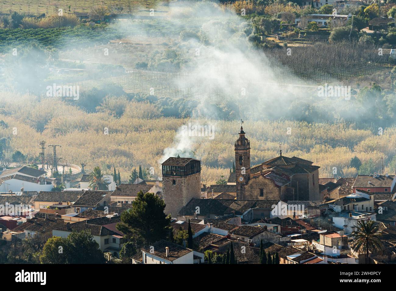 Hillside town hi-res stock photography and images - Alamy