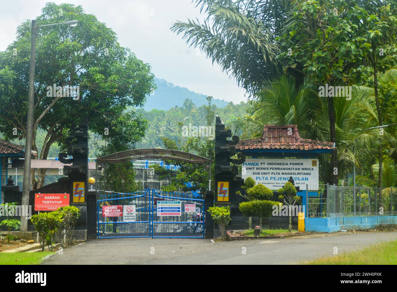 scene the gate to enter the PLTA area there is a gate that adorns the ...