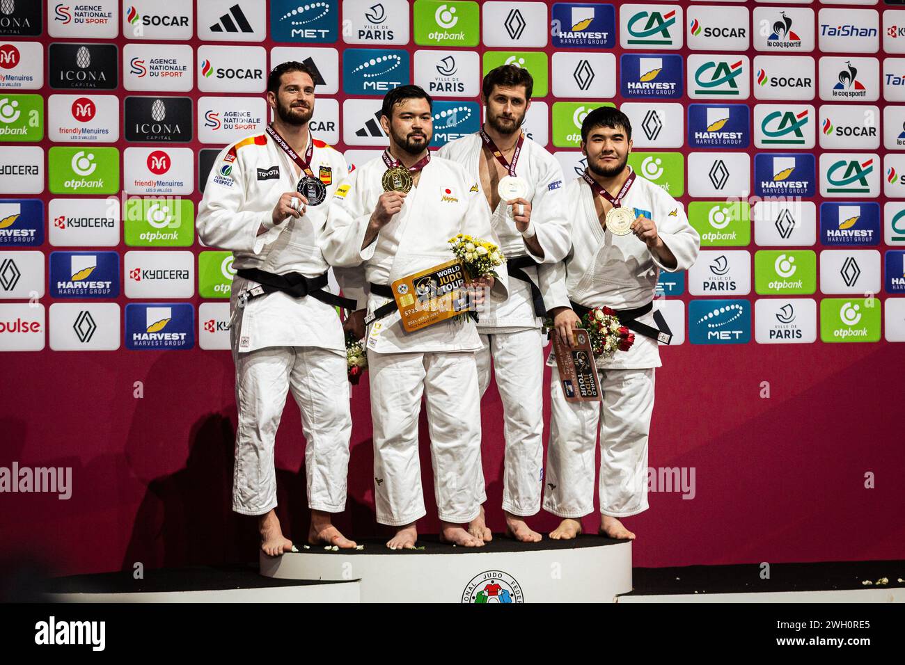 2024 summer game podium hi-res stock photography and images - Alamy