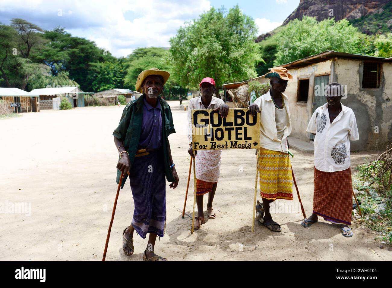 Kenyan men by the Golbo hotel / Guest House in Ngurunit, South Horr ...