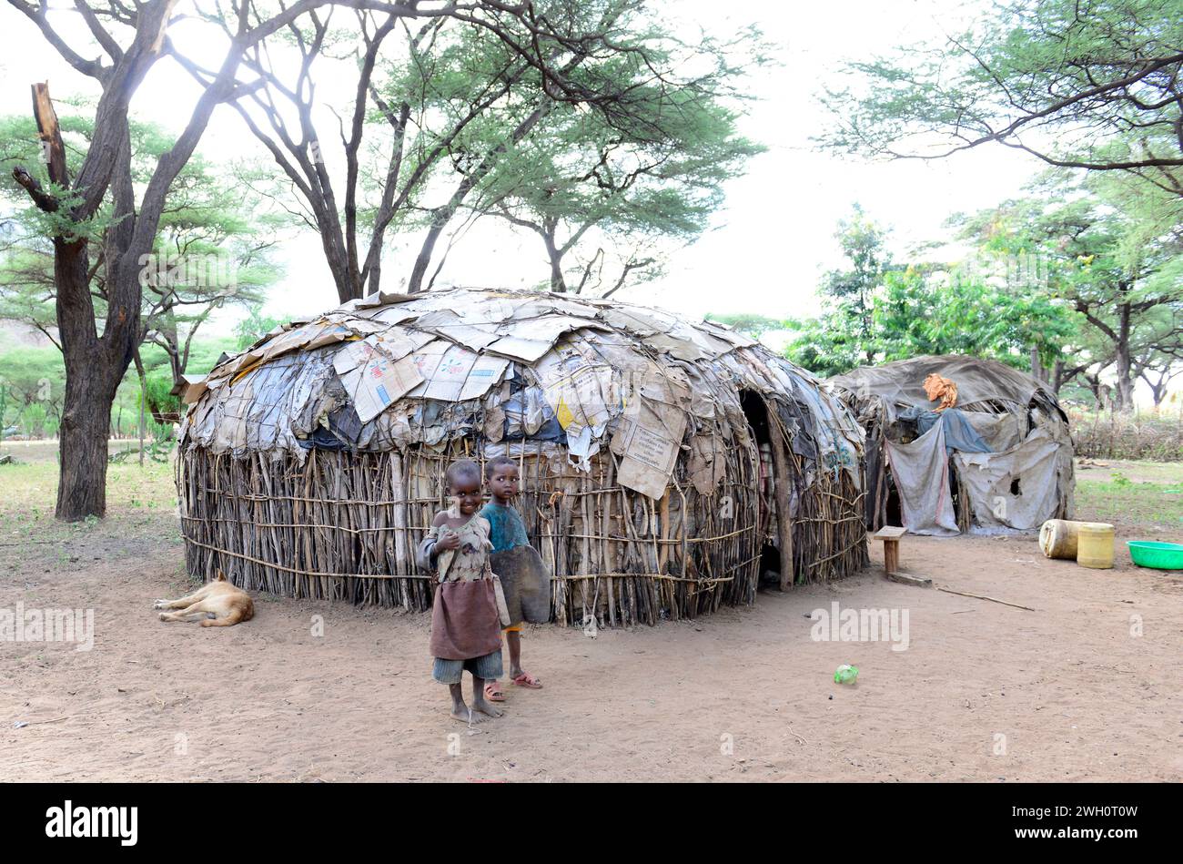 Young girls standing outside their hut in Ngurunit, North Kenya Stock ...
