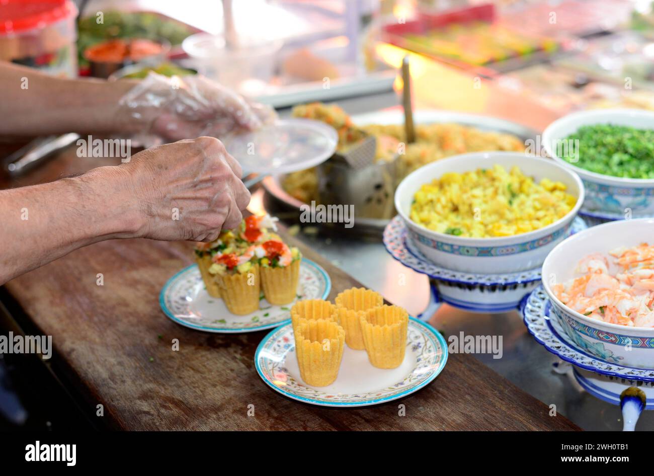 Popiah is a large spring roll popular in Singapore Stock Photo - Alamy