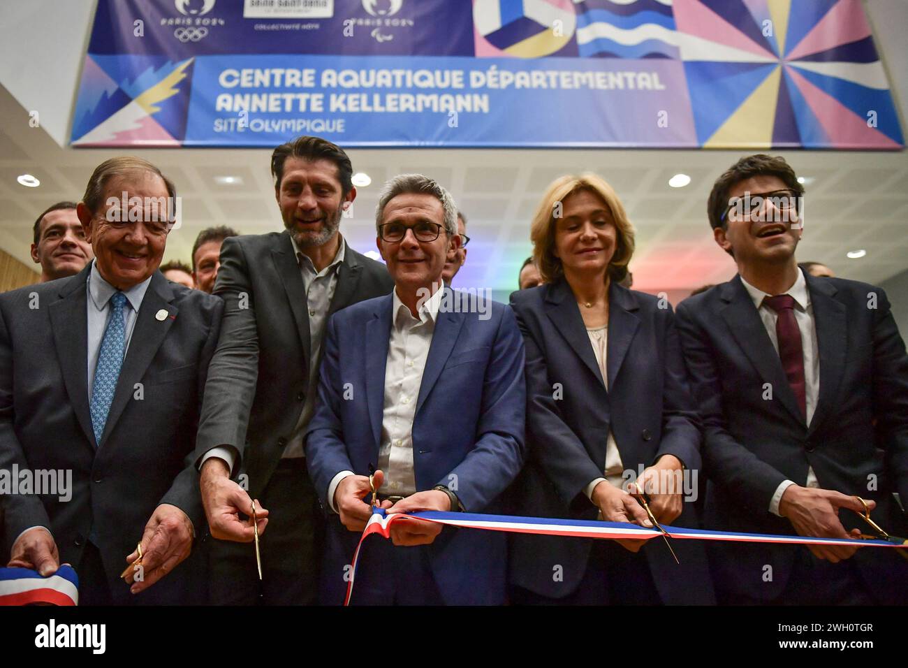 Paris, France. 06th Feb, 2024. (L to R) President of Metropole du Grand ...