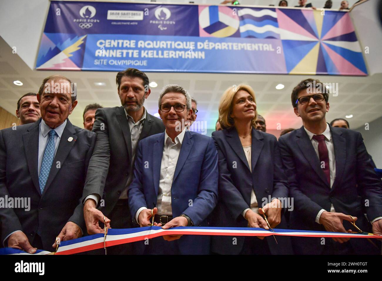 Paris, France. 06th Feb, 2024. (L to R) President of Metropole du Grand ...