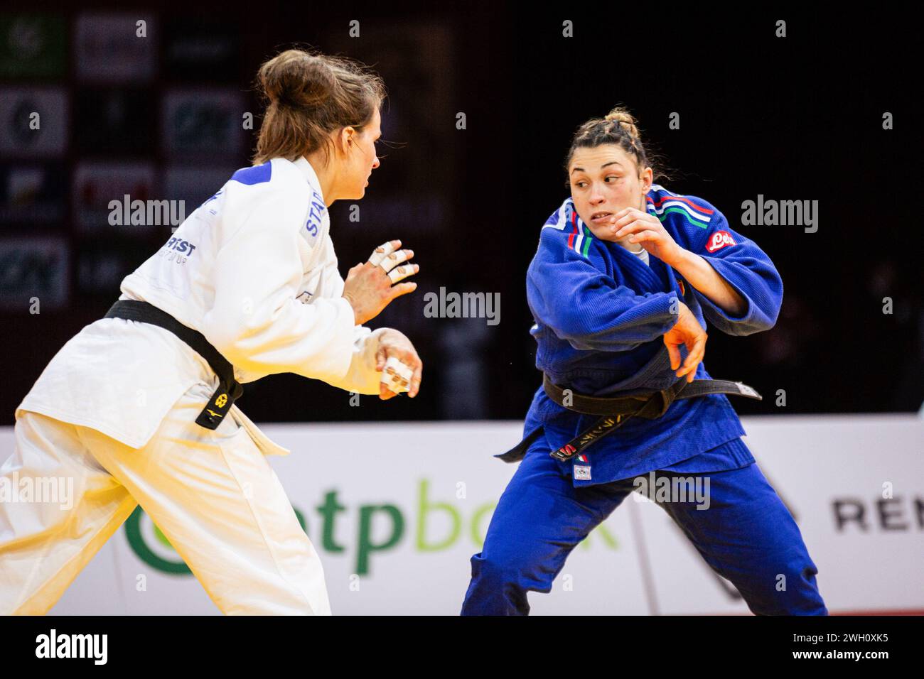 Paris, France. 04th Feb, 2024. Anna-Maria Wagner (white) of Germany and ...
