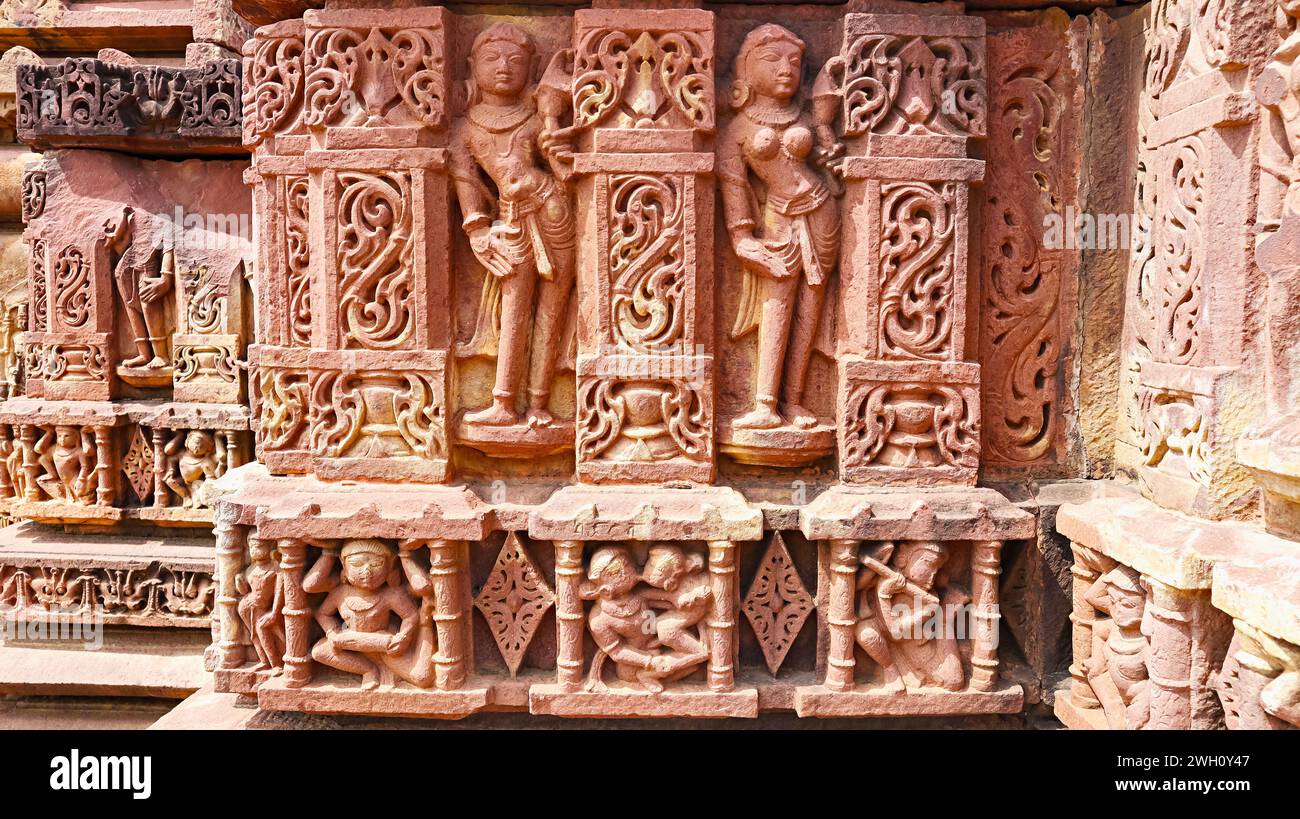 Carved sculptures of women and musicians the Shiva temple, Peenjana ...