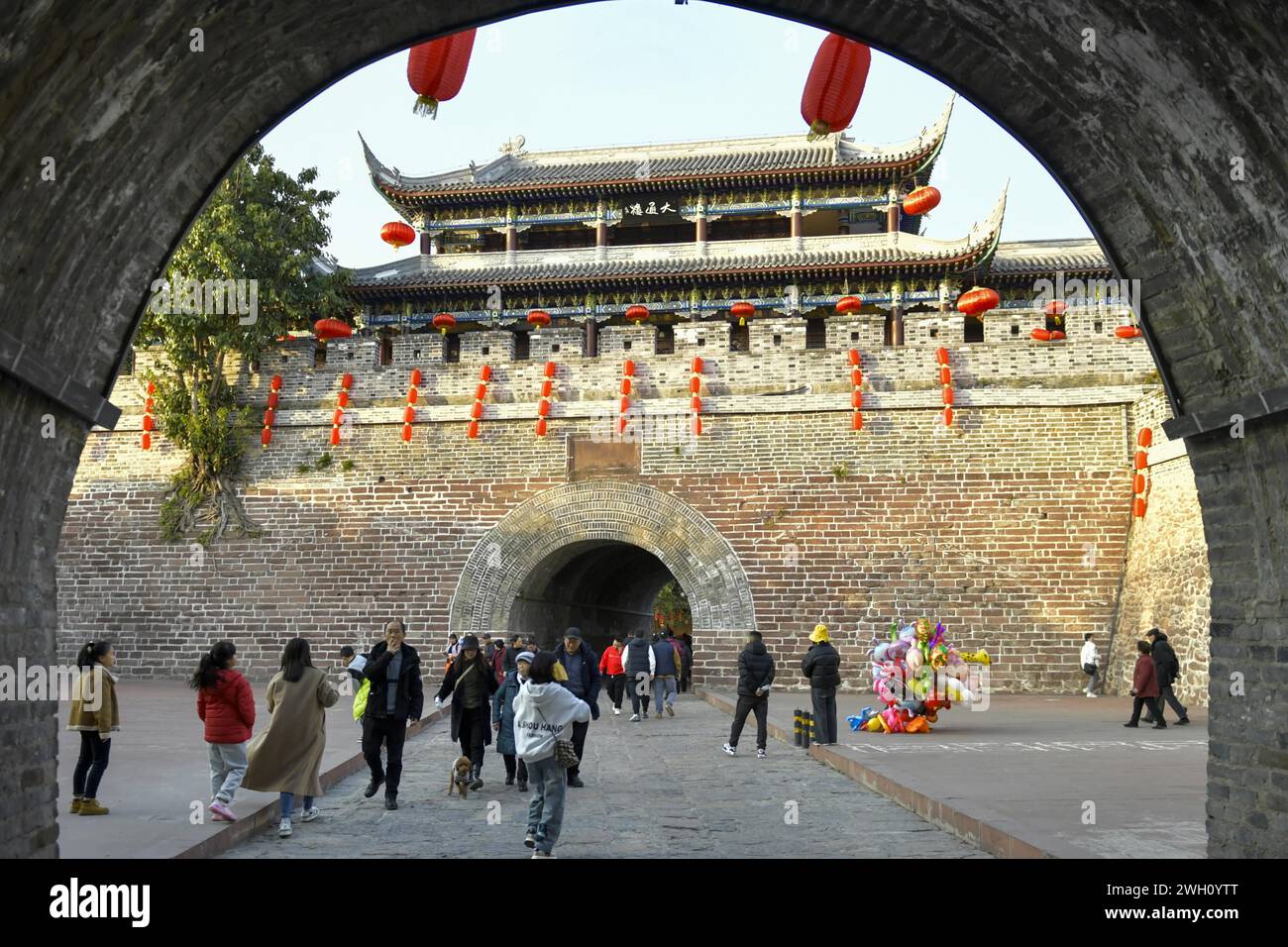 **CHINESE MAINLAND, HONG KONG, MACAU AND TAIWAN OUT** People visit the ...