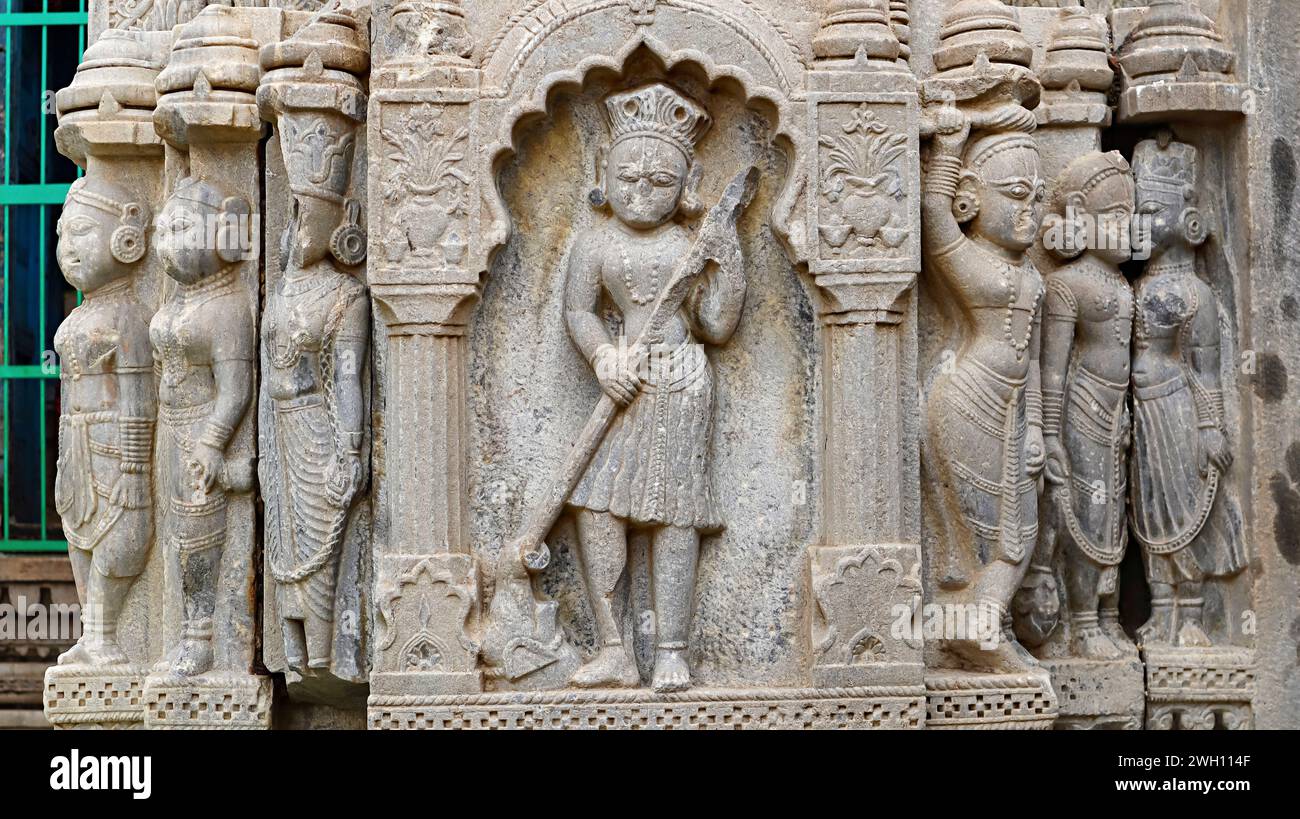 Carvings of Doorkeeper on the Thakur ji ka Mandir, Todaraisingh ...