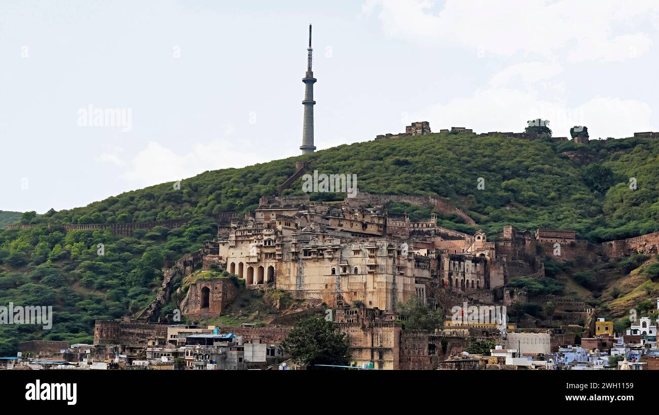 View of Garh Palace and Taragarh Fort, Bundi, Rajasthan, India Stock ...