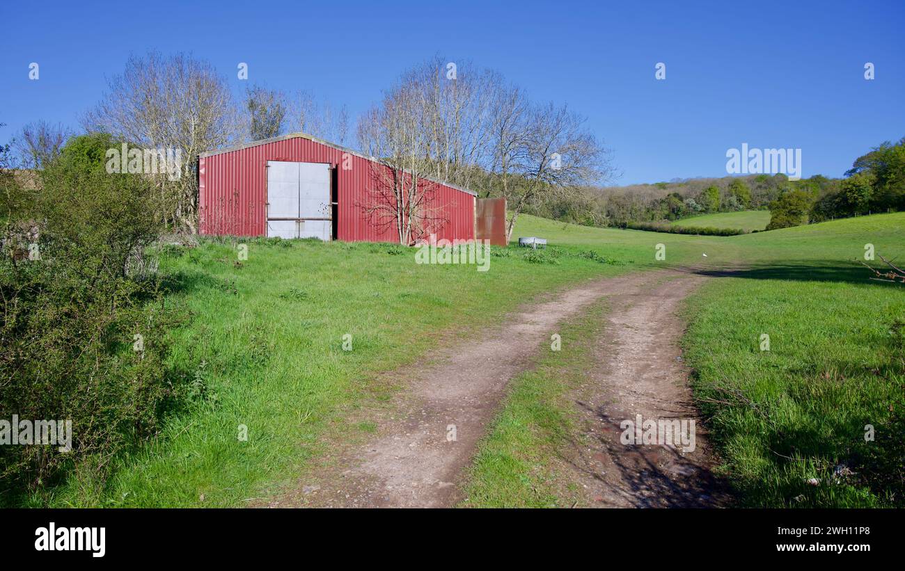 Farm land and barn hi-res stock photography and images - Alamy