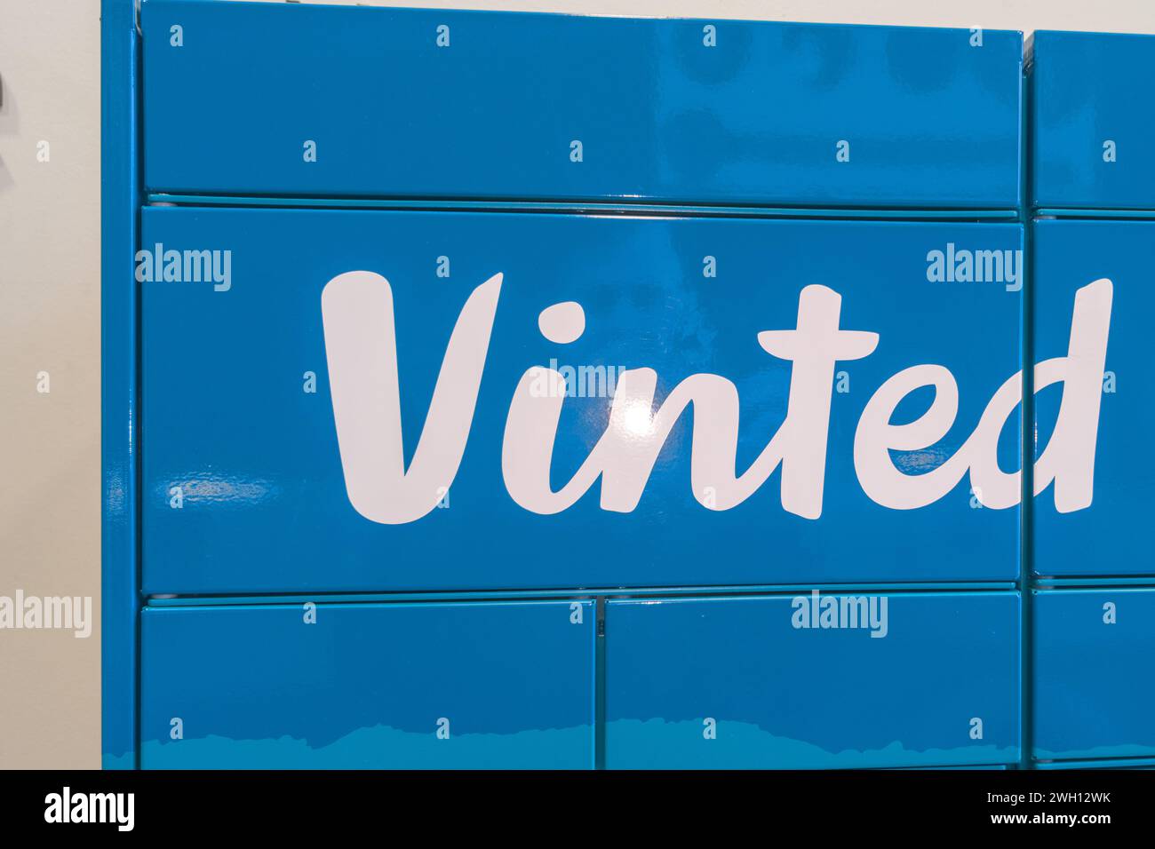 Vinted logo hi-res stock photography and images - Alamy