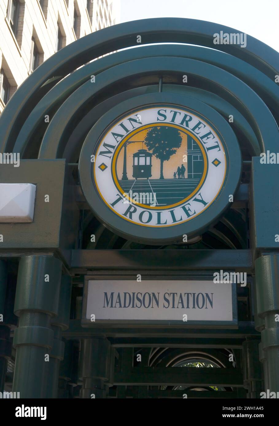 main street trolley stop in memphis tennessee Stock Photo - Alamy