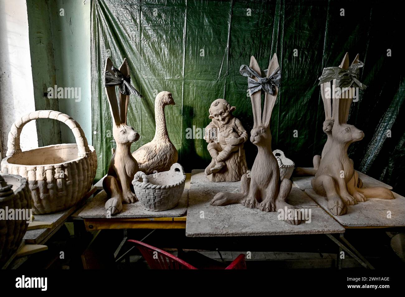 Non Exclusive: ZAPORIZHZHIA, UKRAINE - FEBRUARY 05, 2024 - Clay ...