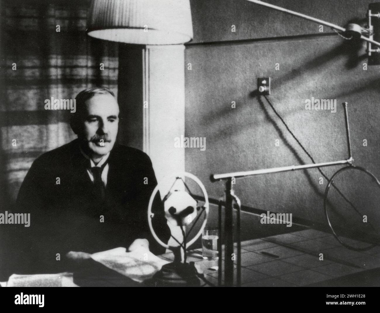 Ernest rutherford hi-res stock photography and images - Alamy