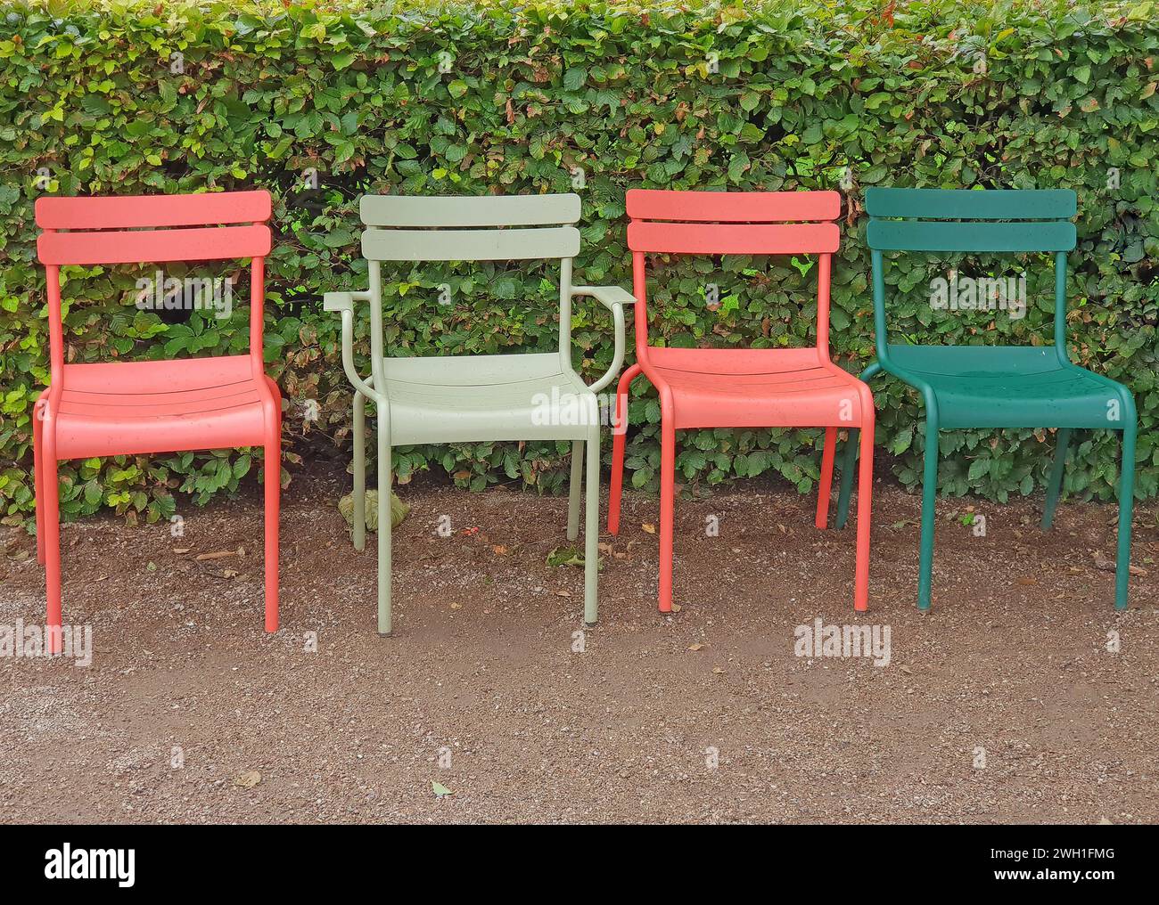Plastic chairs hi-res stock photography and images - Alamy