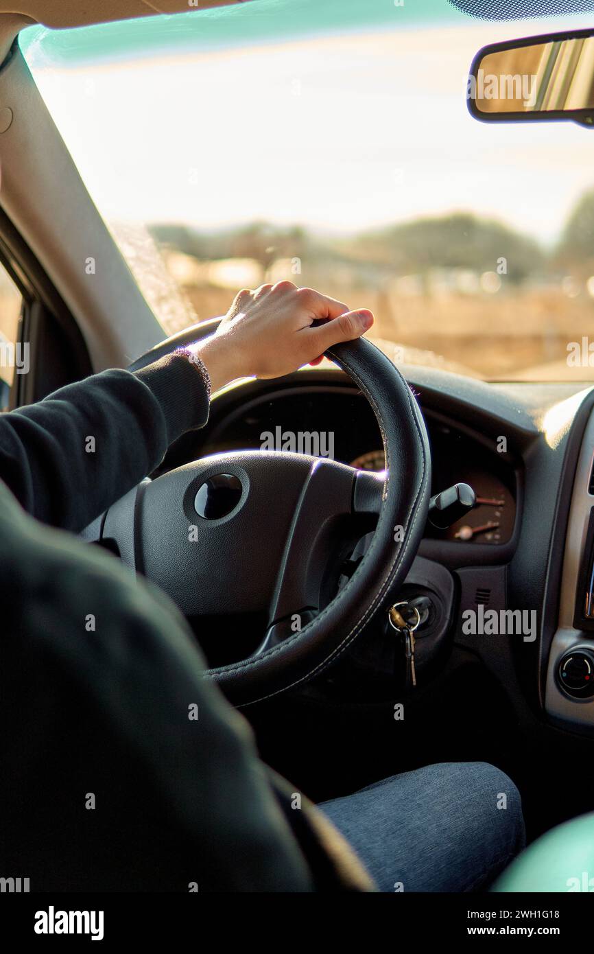 Man drive car night view hi-res stock photography and images - Alamy
