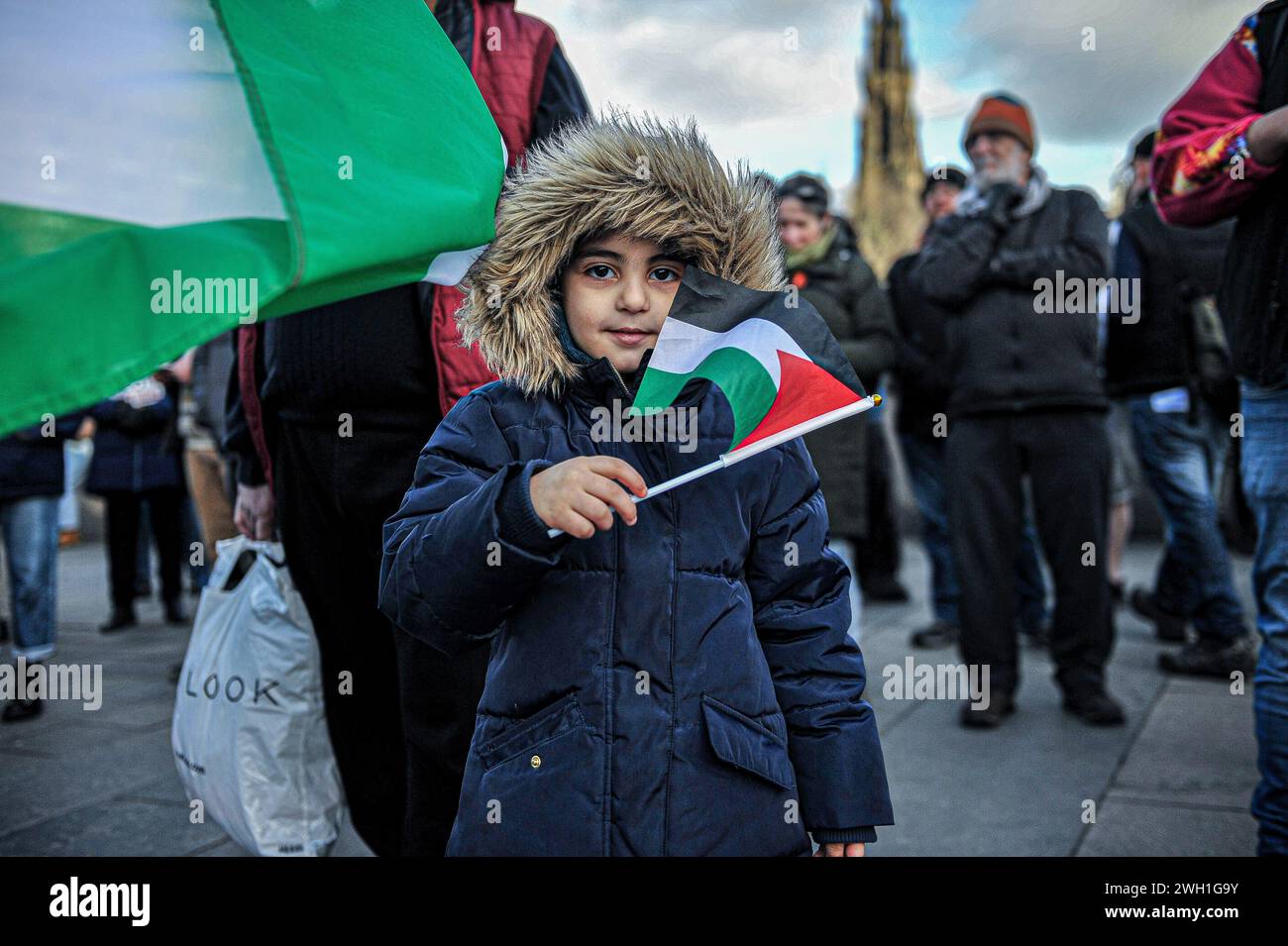 Waving a starting flag hi-res stock photography and images - Alamy
