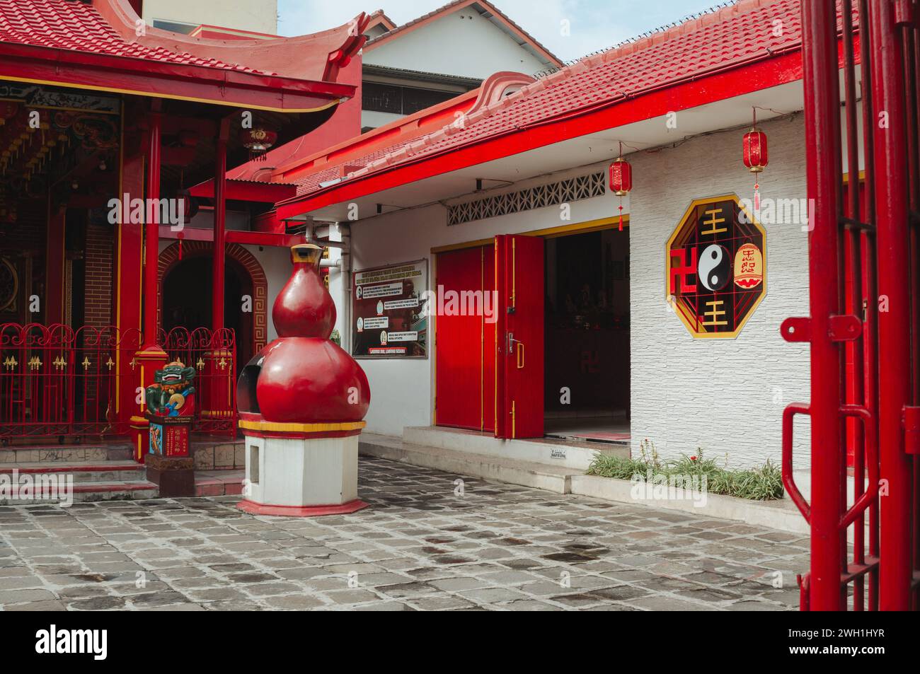 Entrance of Chinese building Hok Tek Bio temple pagoda in Salatiga ...