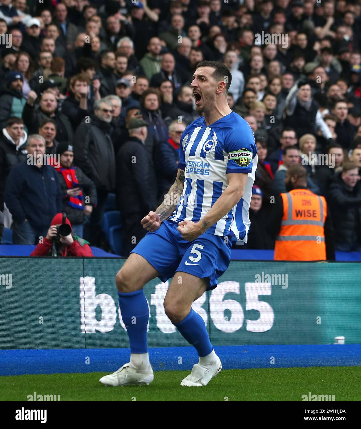 Lewis dunk brighton goal hi-res stock photography and images - Alamy