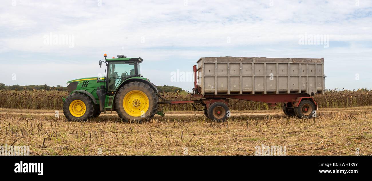 Remorque agricole hi-res stock photography and images - Alamy