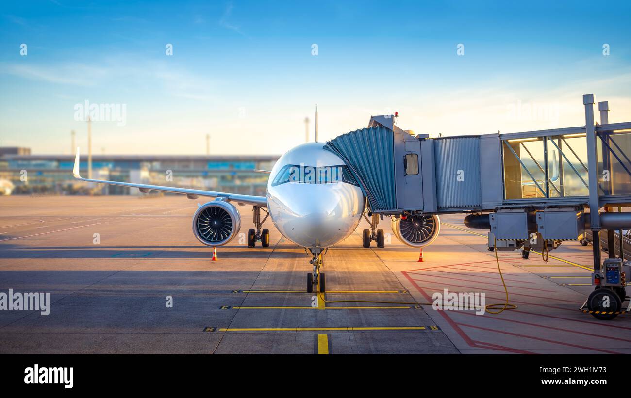 Aircraft take off front sunset hi-res stock photography and images - Alamy