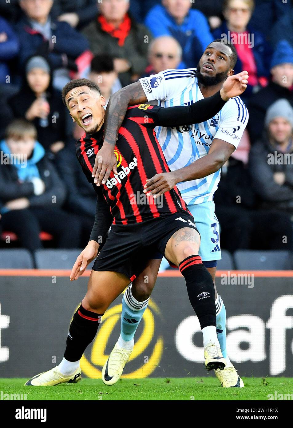 Marcus Tavernier of AFC Bournemouth and Nuno Tavares of Nottingham ...