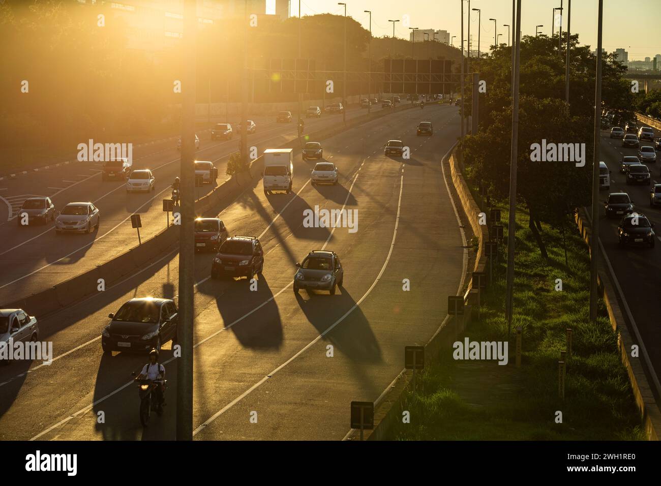 Urban street passing cars hi-res stock photography and images - Alamy