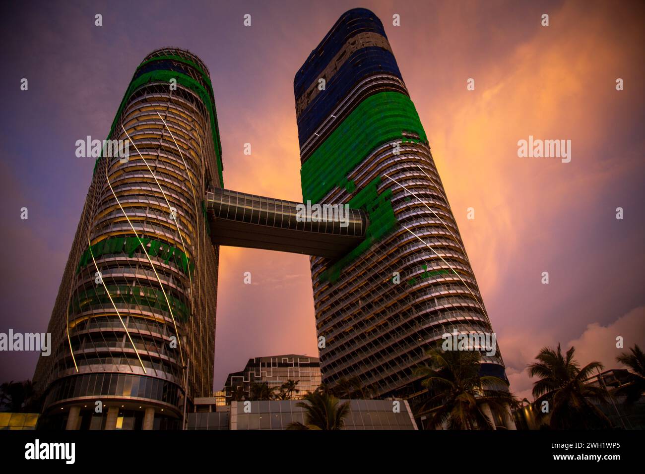 sunset along Galle Face the Indian ocean in Colombo, Sri Lanka Stock ...