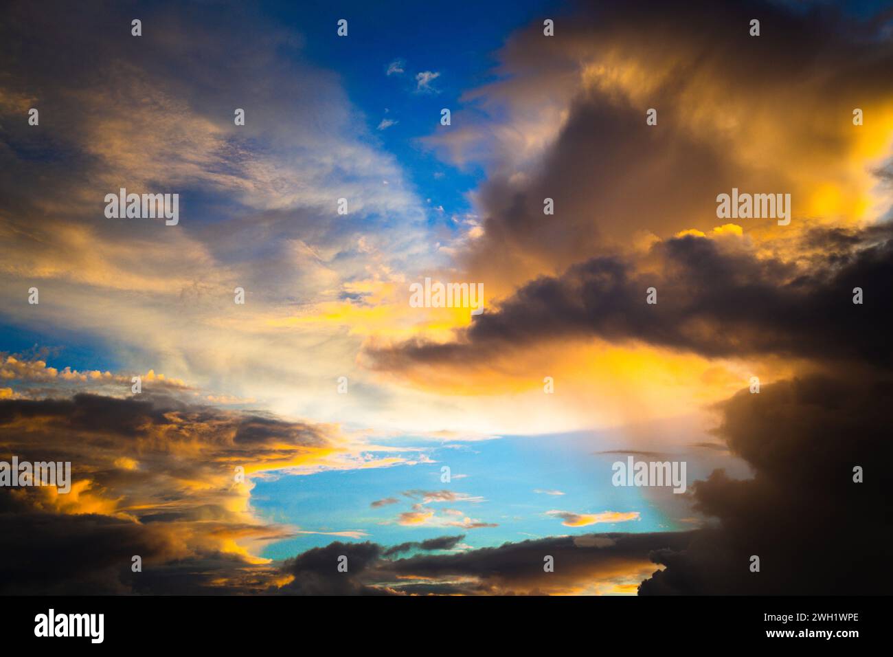 sunset along Galle Face the Indian ocean in Colombo, Sri Lanka Stock ...