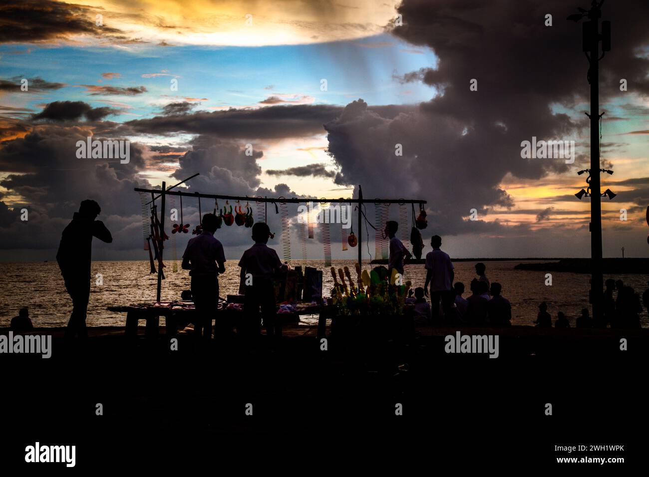 sunset along Galle Face the Indian ocean in Colombo, Sri Lanka Stock ...