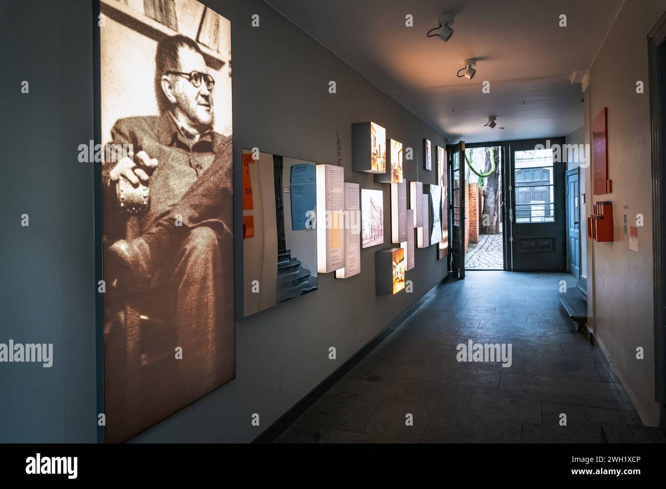 Berlin Mitte : Wohnhaus Bert Bertolt Brecht / Helene Weigel ...