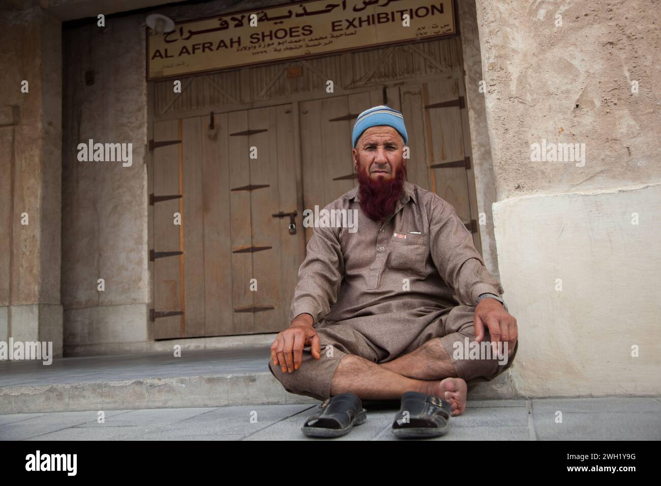 Old man qatar hi-res stock photography and images - Alamy